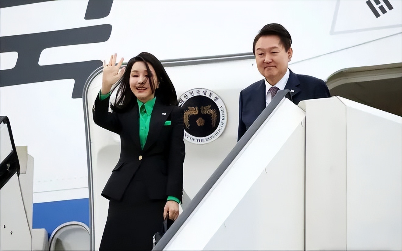 The first lady of South Korea ended her visit to Japan and turned her ...