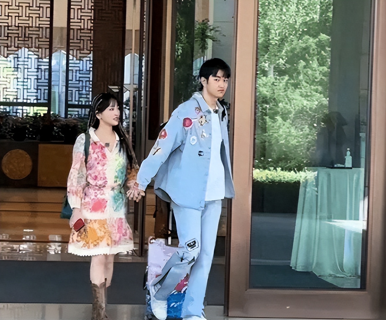Jinsha made her love variety show debut at the age of 39, and her ...