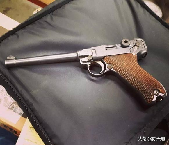 The fast and slow machine shell gun has 20 rounds of magazines and can ...