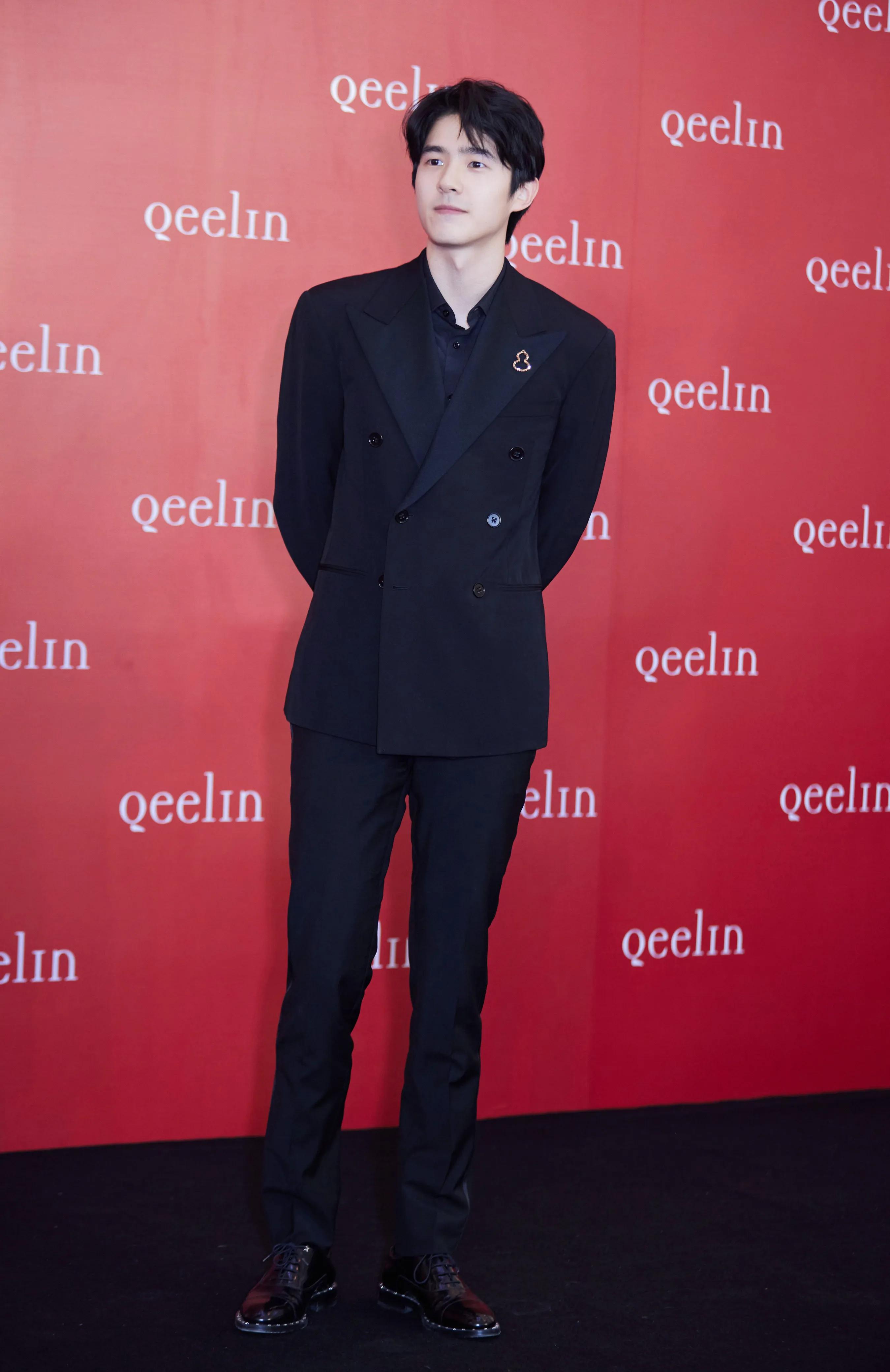 So handsome, Liu Haoran, the spokesperson of qeelin brand, is becoming ...