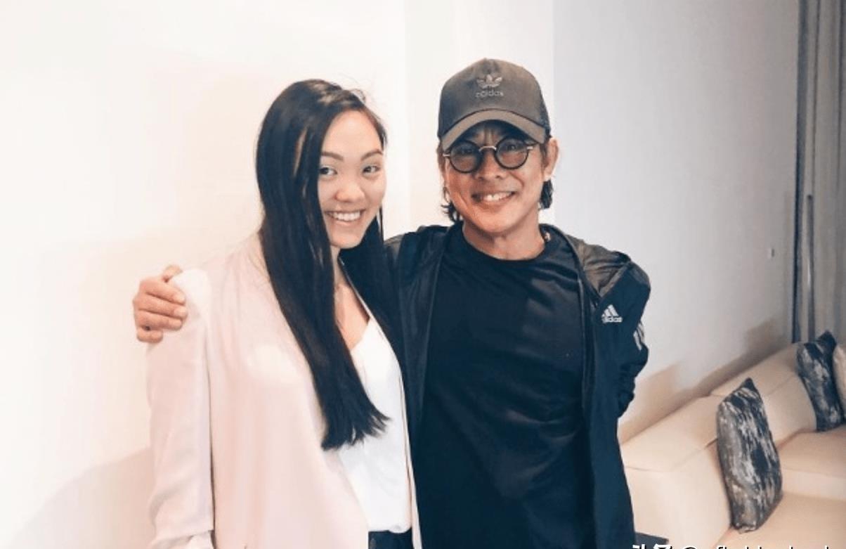 Stunning! Jet Li's daughter is blooming with beauty at the age of 23 ...