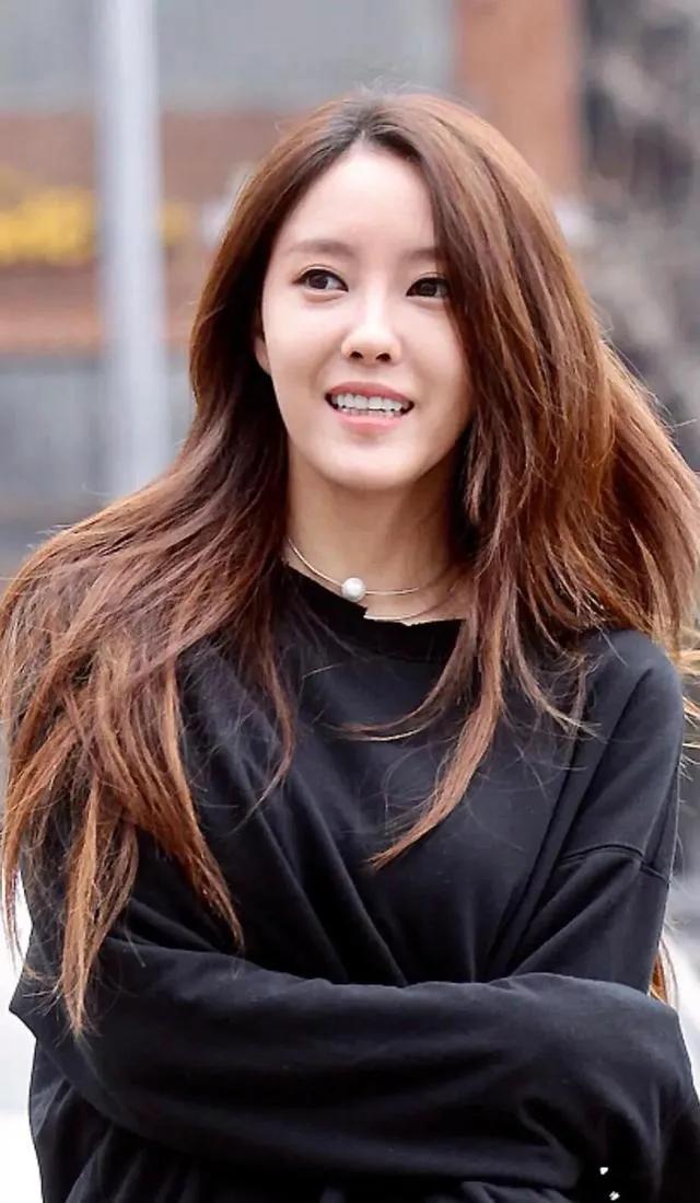 Park Hyomin's beauty - iNEWS