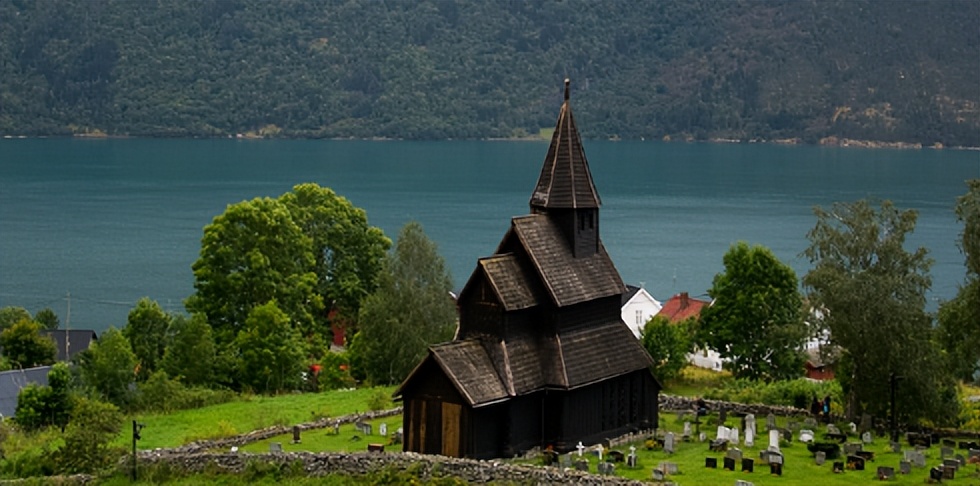 Medieval Norwegian longhouse architecture, reflection of social ...