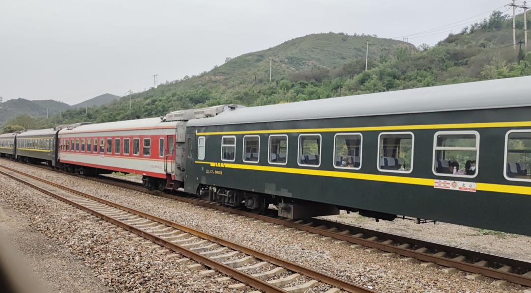 "Night Reading·Prose"A Sleeper Ticket - iNEWS