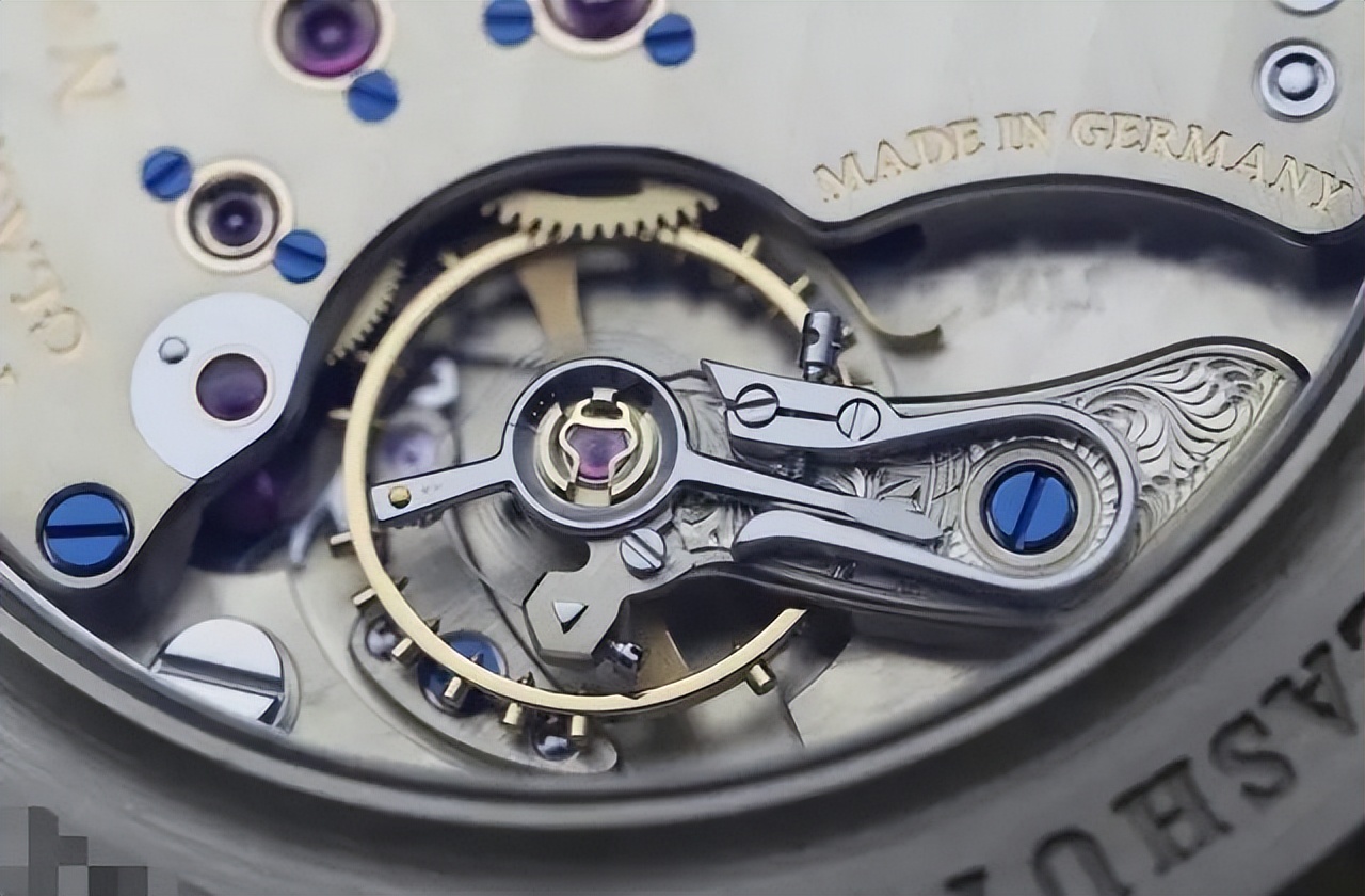 Do you want to overtake a corner in Zenith?This watch is more accurate ...