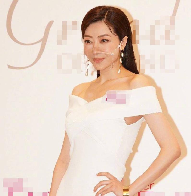 41-year-old Xiong Dailin's recent photos were exposed, the low-cut ...