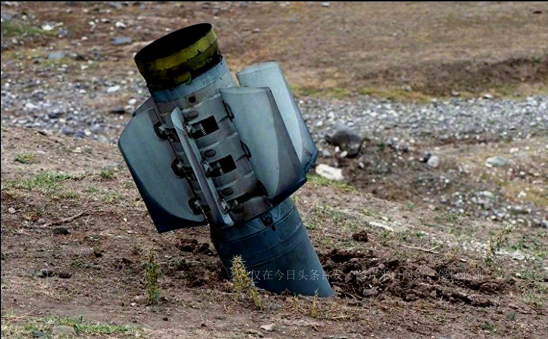 7-meter dumb bomb inserted into the ground, unexploded rockets ...