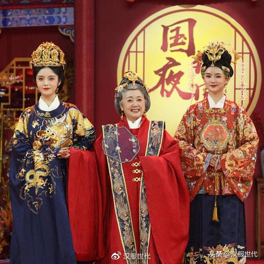 Hanfu is not a patent for young people, love has no age limit - iNEWS
