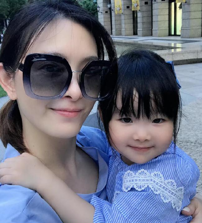 The recent situation of Liu Zhen's 7-year-old daughter Ni Ni: Show her father 100 points, she ...