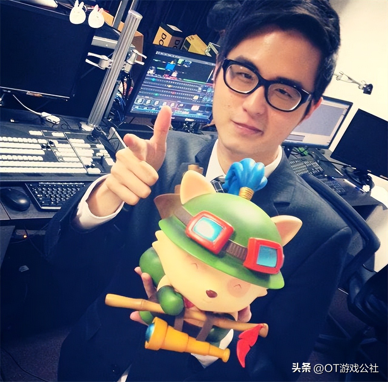 Luo Xin's new look has 2 parrots on his head. After 3 months, I ...