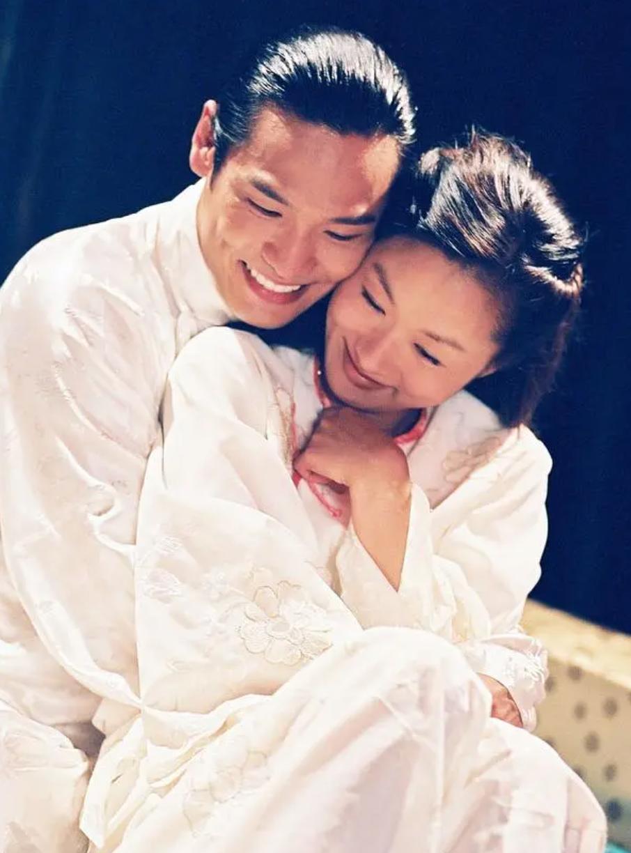 The 60-year-old Du Dewei has become popular again after playing all his ...