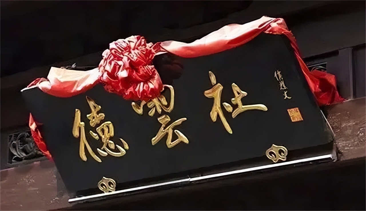 Hou Yaowen's cemetery cost 7 million yuan. Guo Degang led the crowd to ...