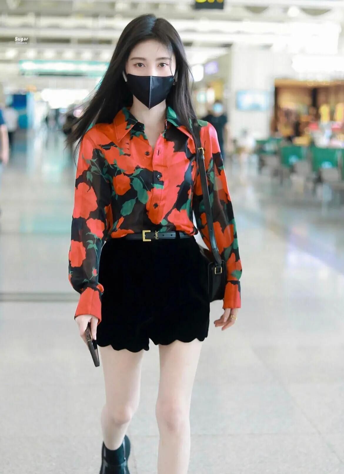 After Ju Jingyi became popular, she became more self-willed. She wore a ...
