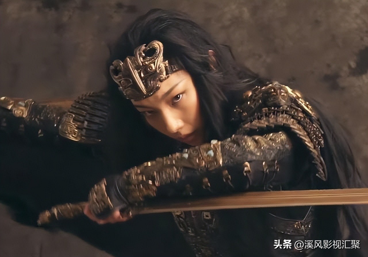 Fengshen: Deng Chanyu is handsome in appearance, holding a sword in ...