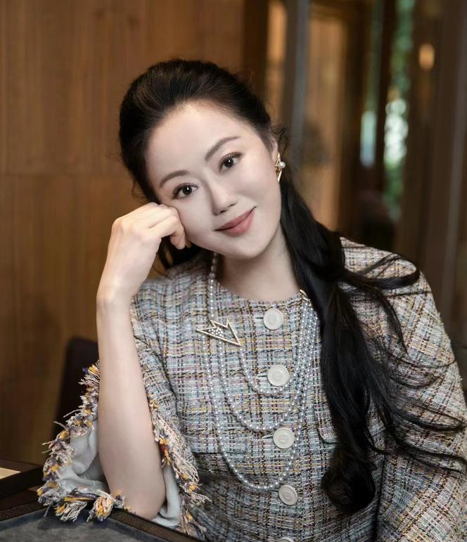 60-year-old Zhang Xiaohui was met by chance in Shanghai, her birth ...