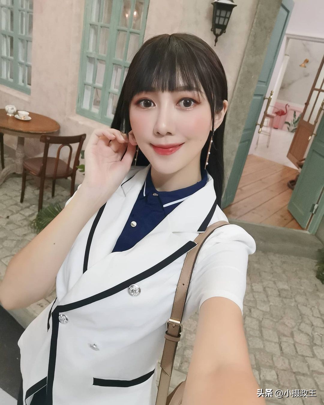 The ever-changing beauty Peng Xuan is sweet and seductive, so she has a ...