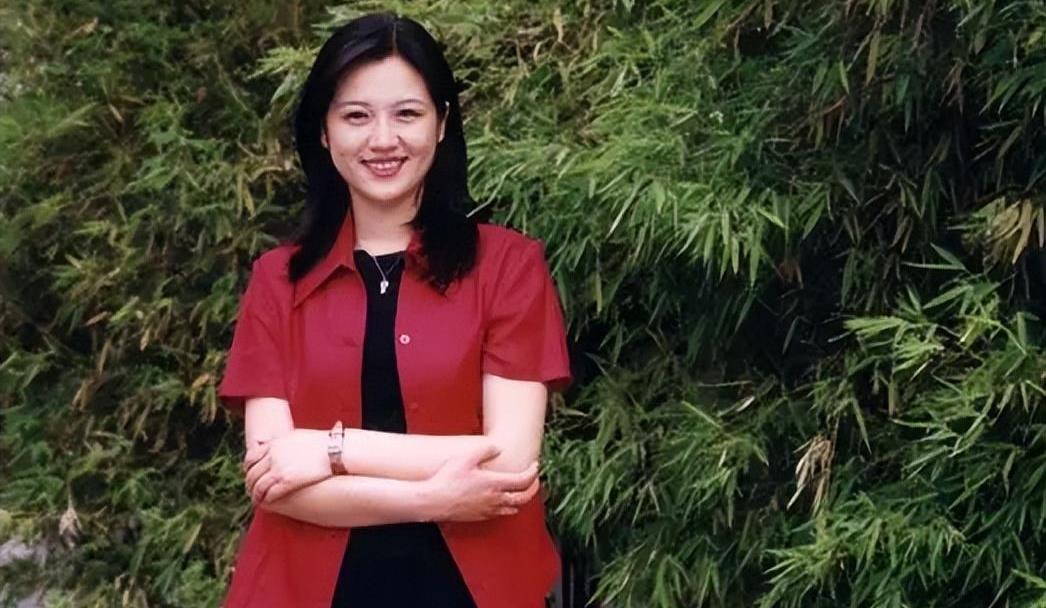 She is Zhu Jun's partner and is known as the most beautiful host. She ...