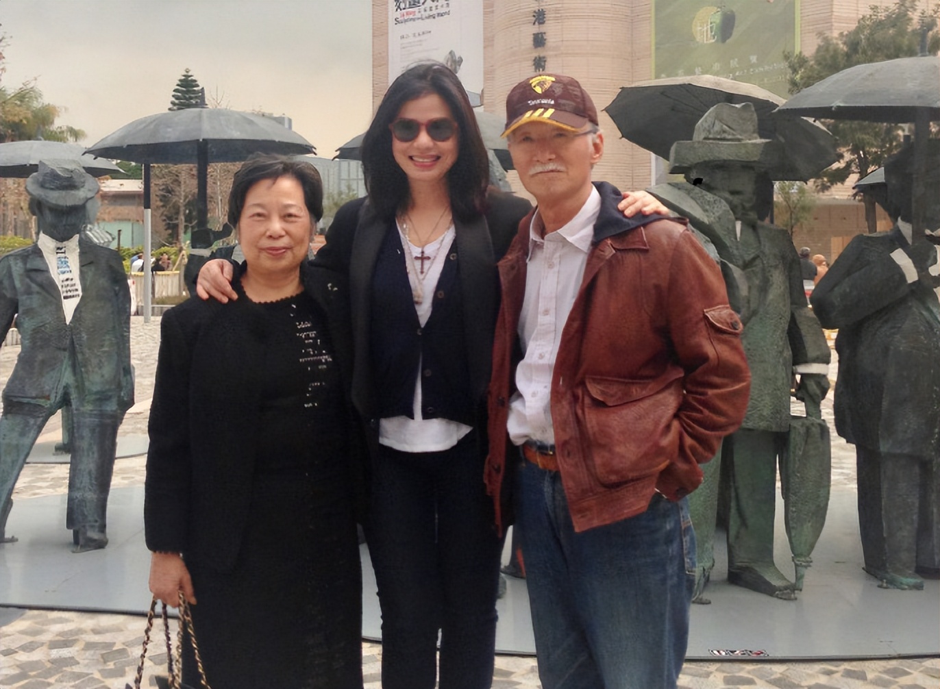 64-year-old widow Zhong Chuhong deeply mourns the 85-year-old suicide ...