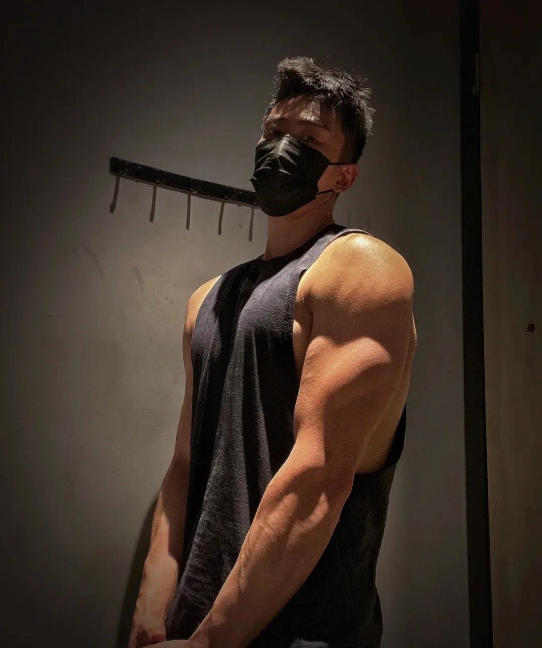 4 ace moves covering the whole body muscle groups. Develop a super ...