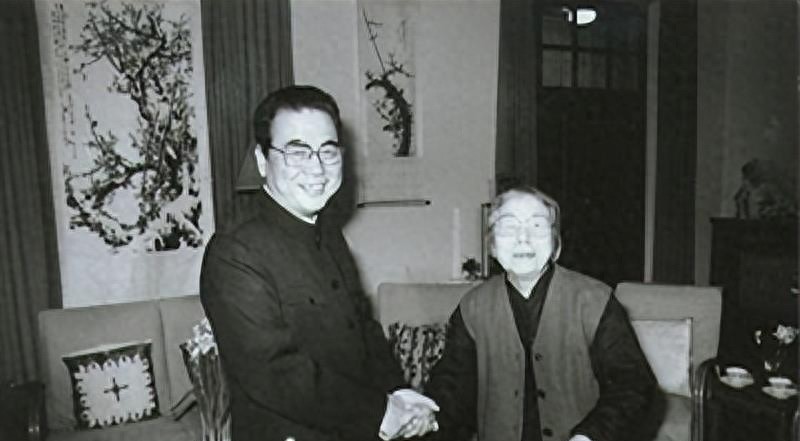 In 1984, a rare family portrait of Li Peng, in which his wife Zhu Lin ...