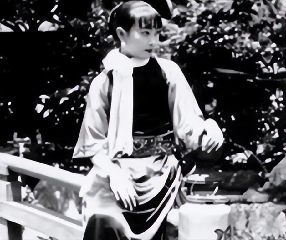 What is unique about Jiang Qing, Soong Ching Ling once gave a 7 ...