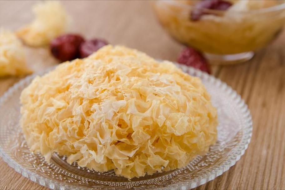 To cook white fungus, no pressure cooker is needed, just 2 more steps ...