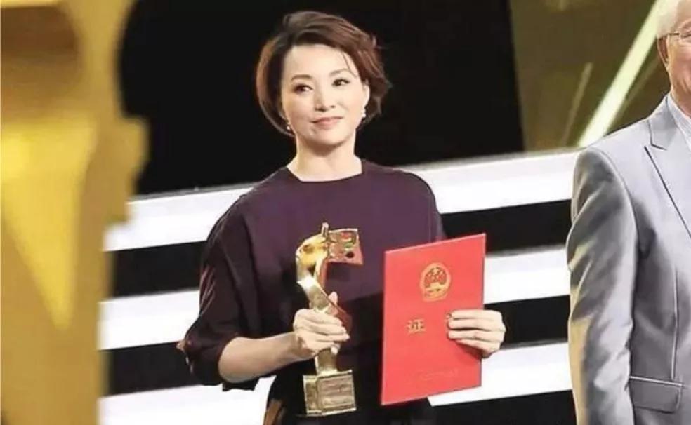 Dong Qing grew up under his father's "devil education"!Does success have to be so strict? - iNEWS