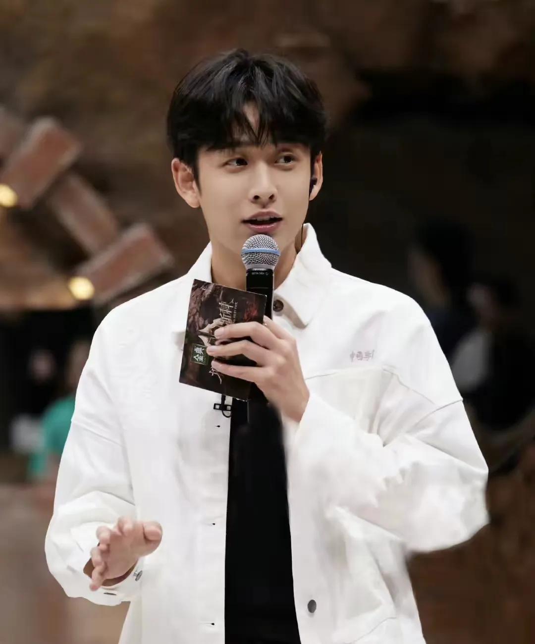 He Jiong's successor, Qi Sijun: Give up CCTV, satirize Huang Xiaoming ...