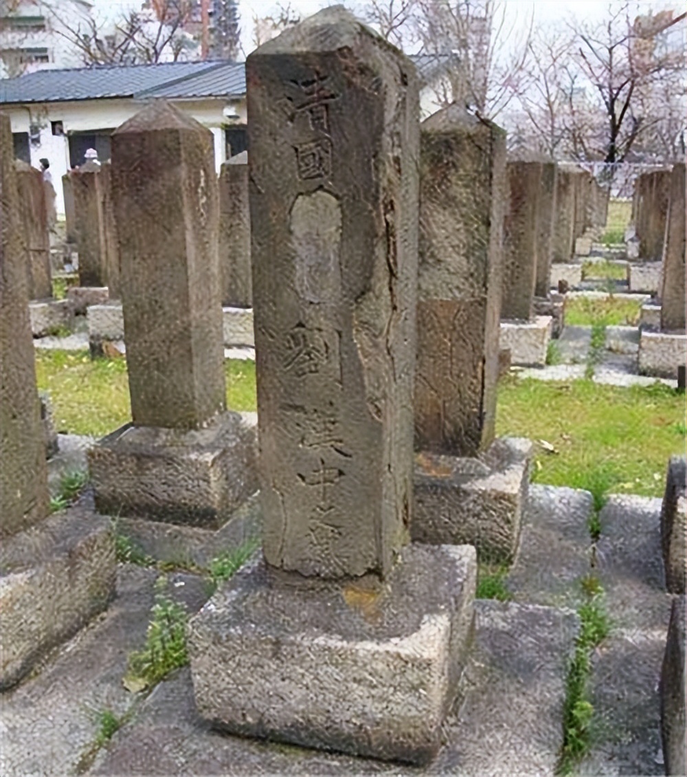 A strange tomb appeared in an inaccessible place in Changshu, and the ...
