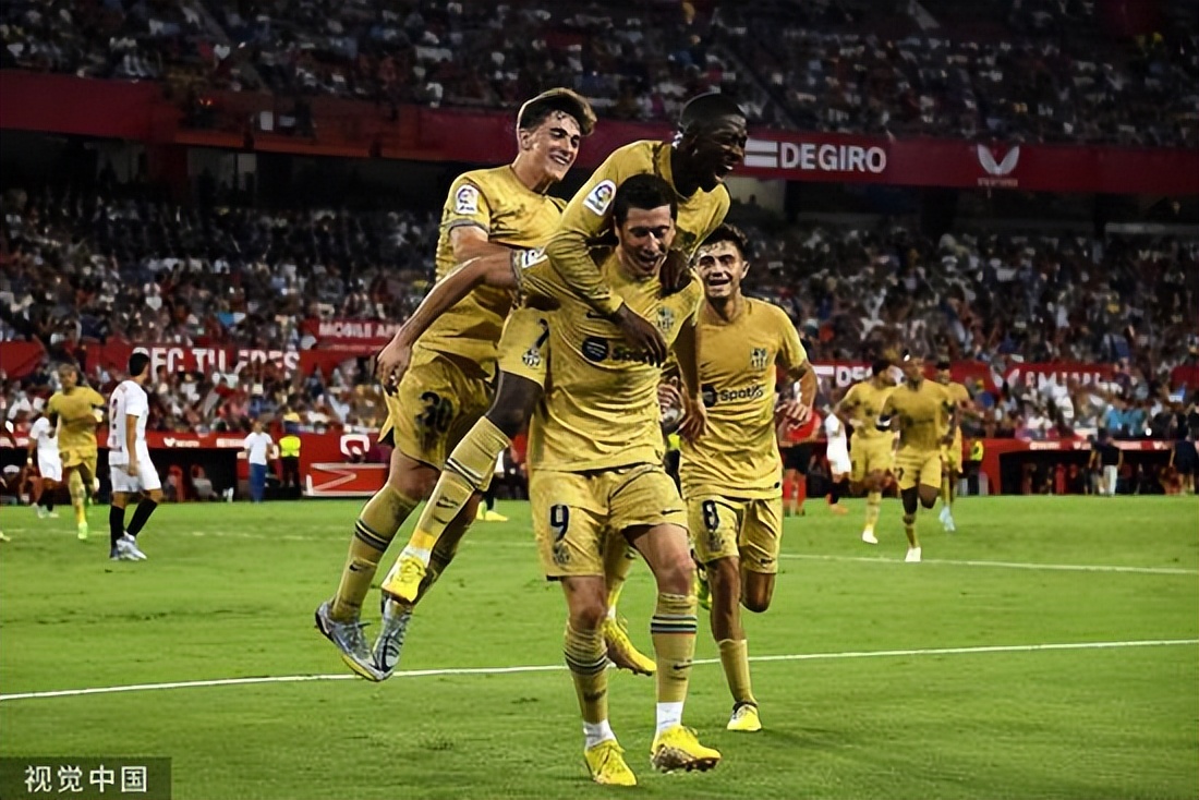 La Liga-Barcelona 3-0 victory over Sevilla Lewandowski volleyed Conde ...