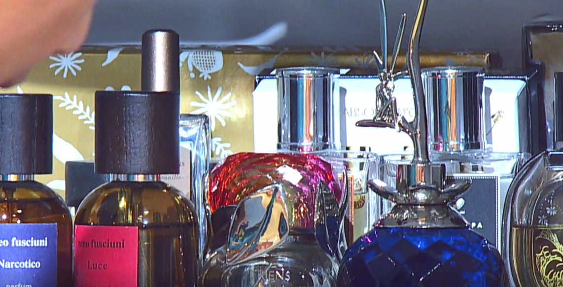 "Invisible Rich Woman" Qi Wei: A bottle of perfume can buy a villa, and ...