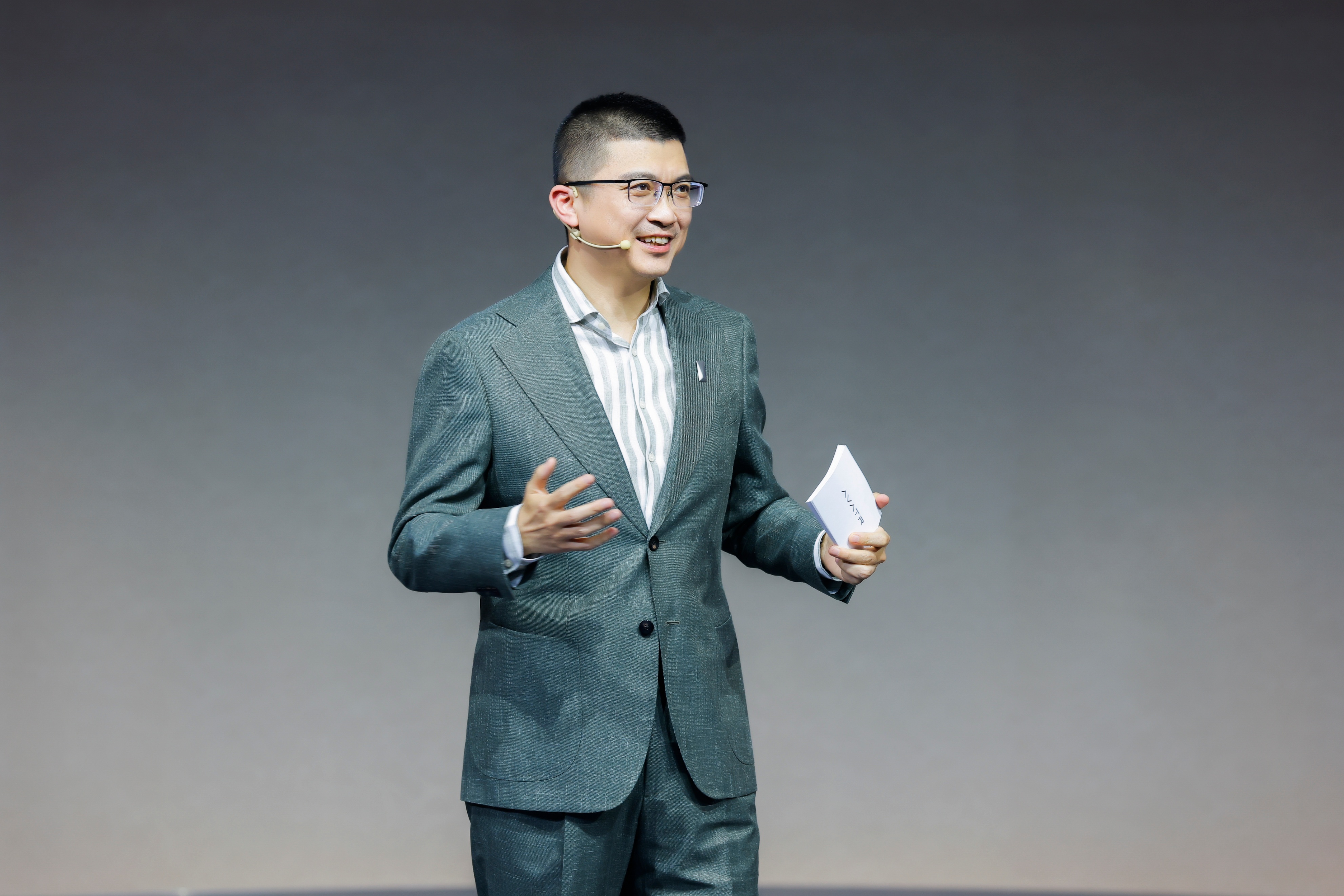 Adhere to the CHN technology base and accompany users with emotional ...