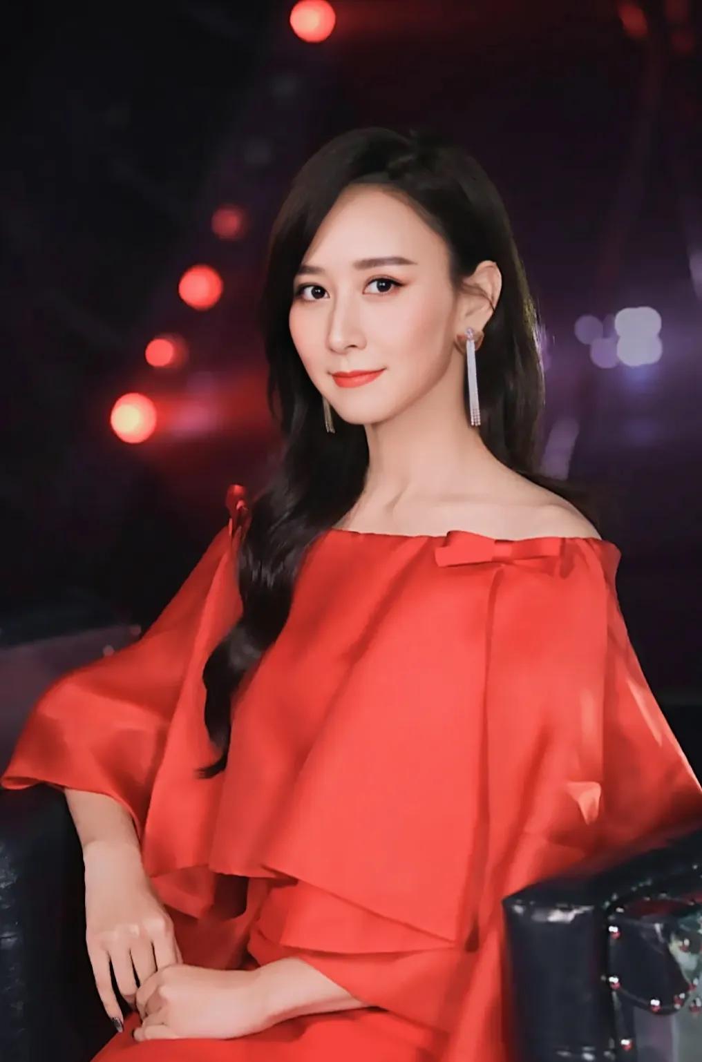 Appreciation of beautiful photos of Hu Jing - iNEWS