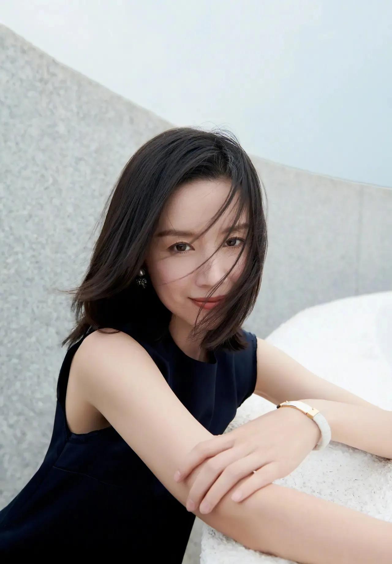 Dong Jie has a sweet smile - iNEWS