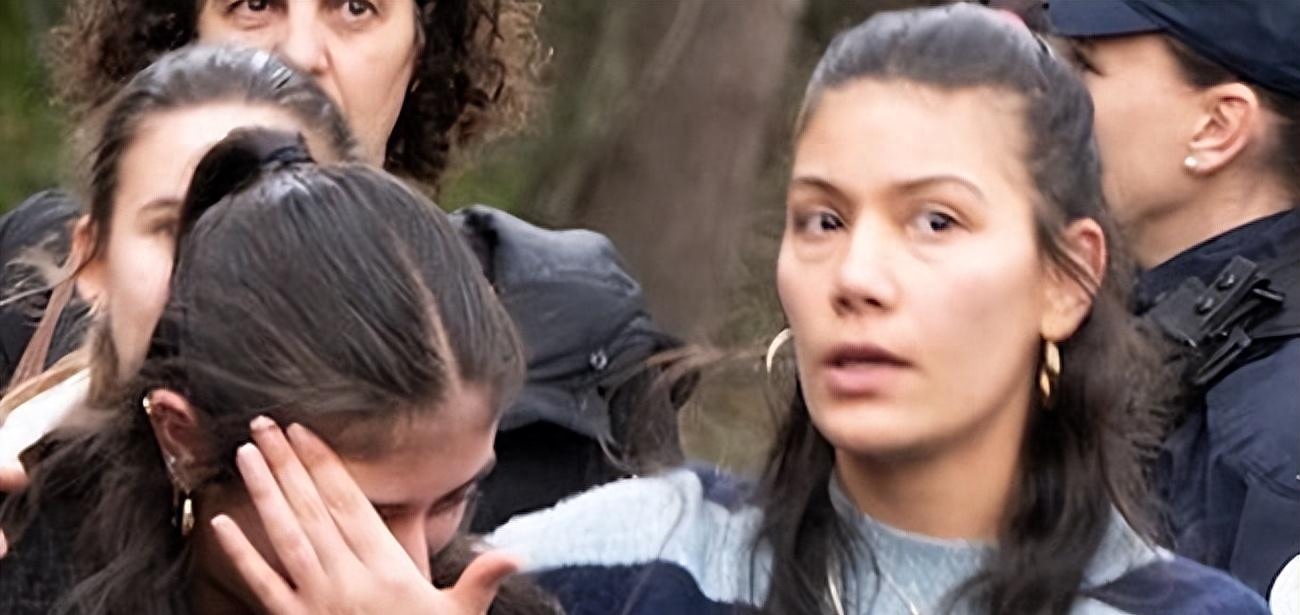 A French student killed his teacher with a knife and fled the scene ...