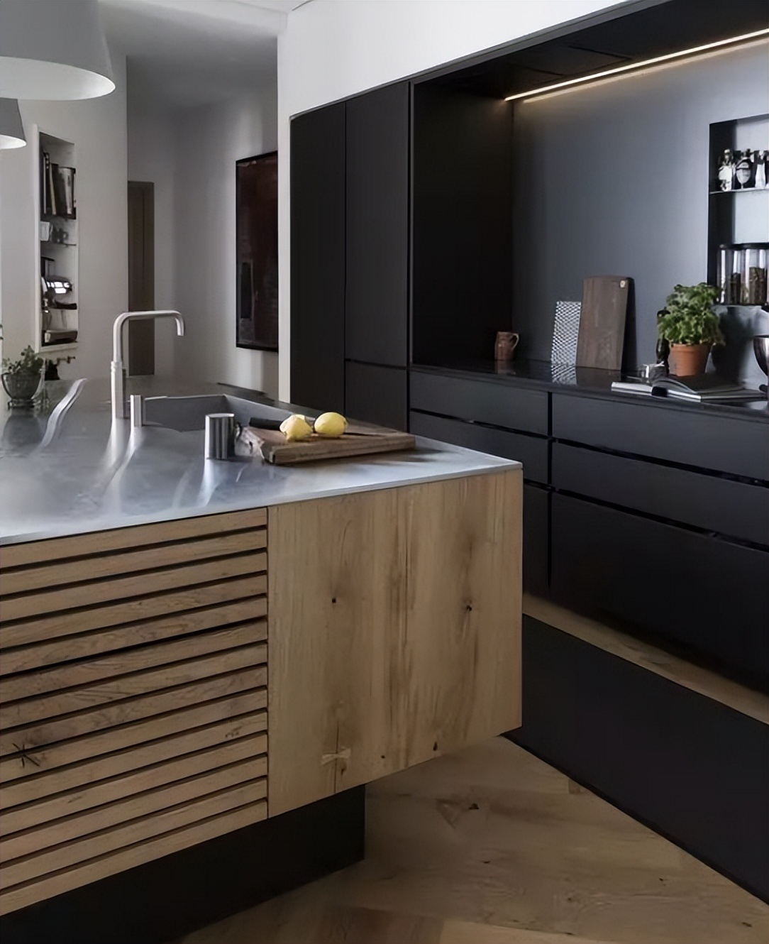 Unreasonable kitchen decoration in small space - iNEWS