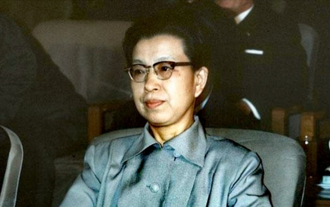 Jiang Qing's driver, Li Ziyuan, came to Jiang Qing's work for the first ...