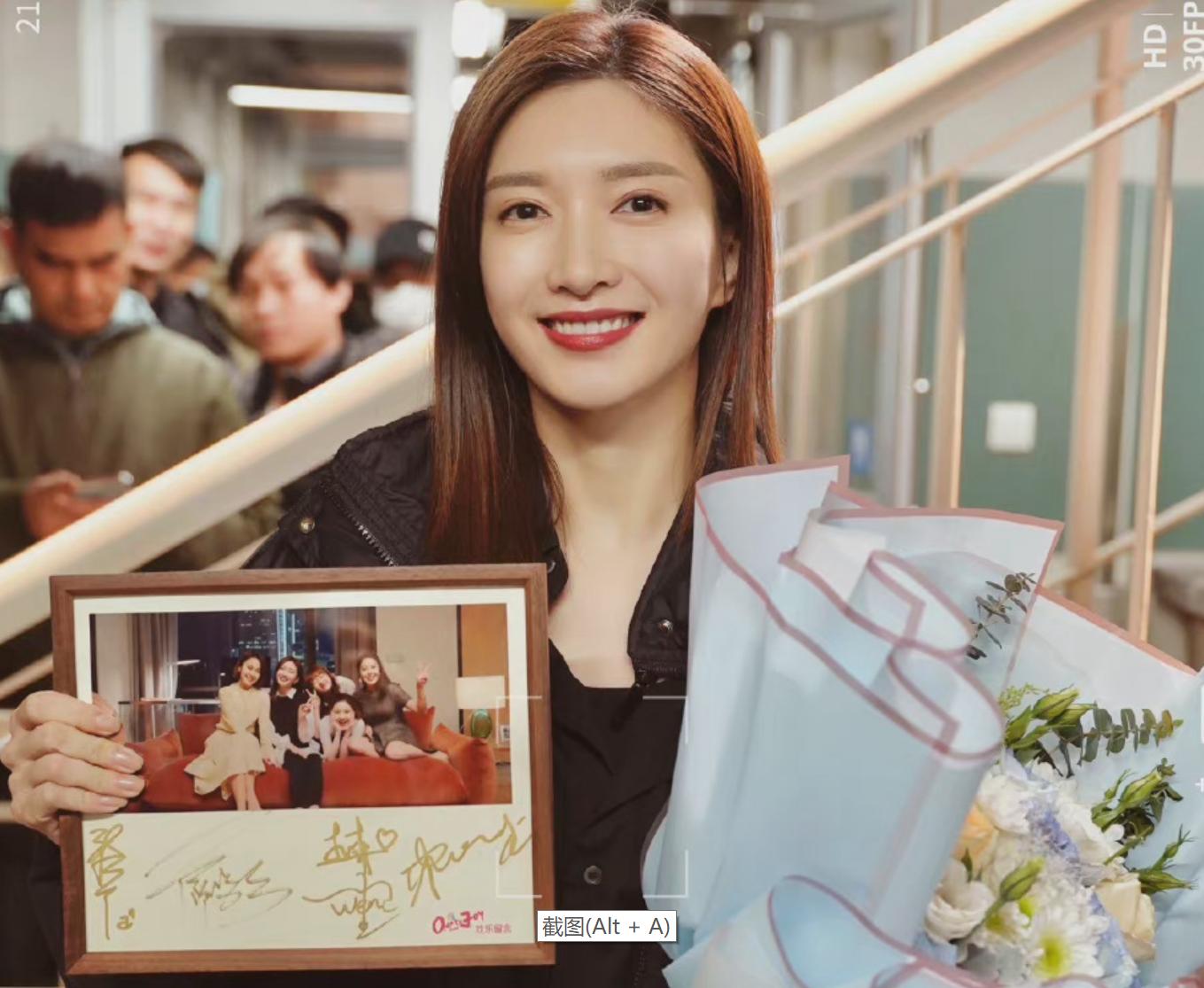 "Ode to Joy 3" was completed, Jiang Shuying took a group photo of the new five beauties, but ...