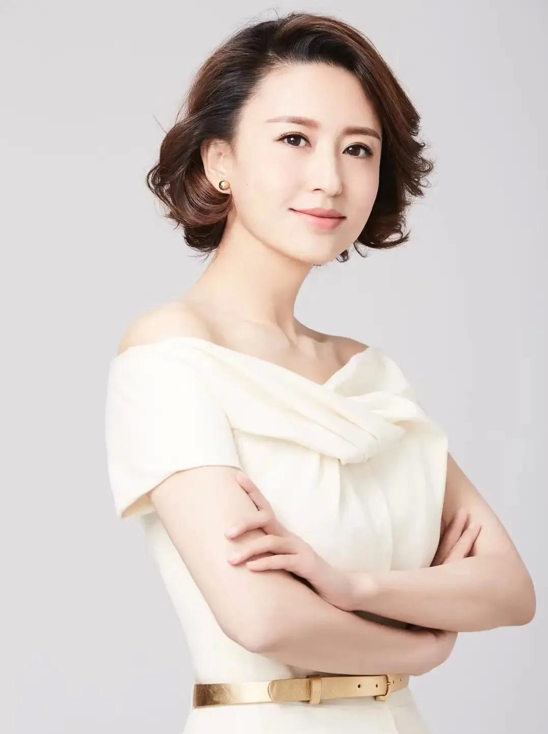 Hostess Zhang Lei: married a businessman outside the circle, gave birth ...