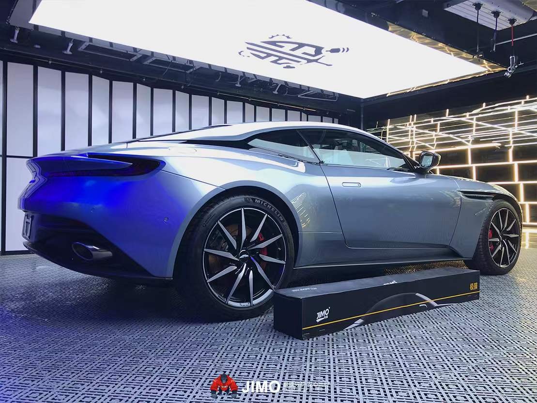 Aston Martin assembles polar film invisible car cover - iNEWS