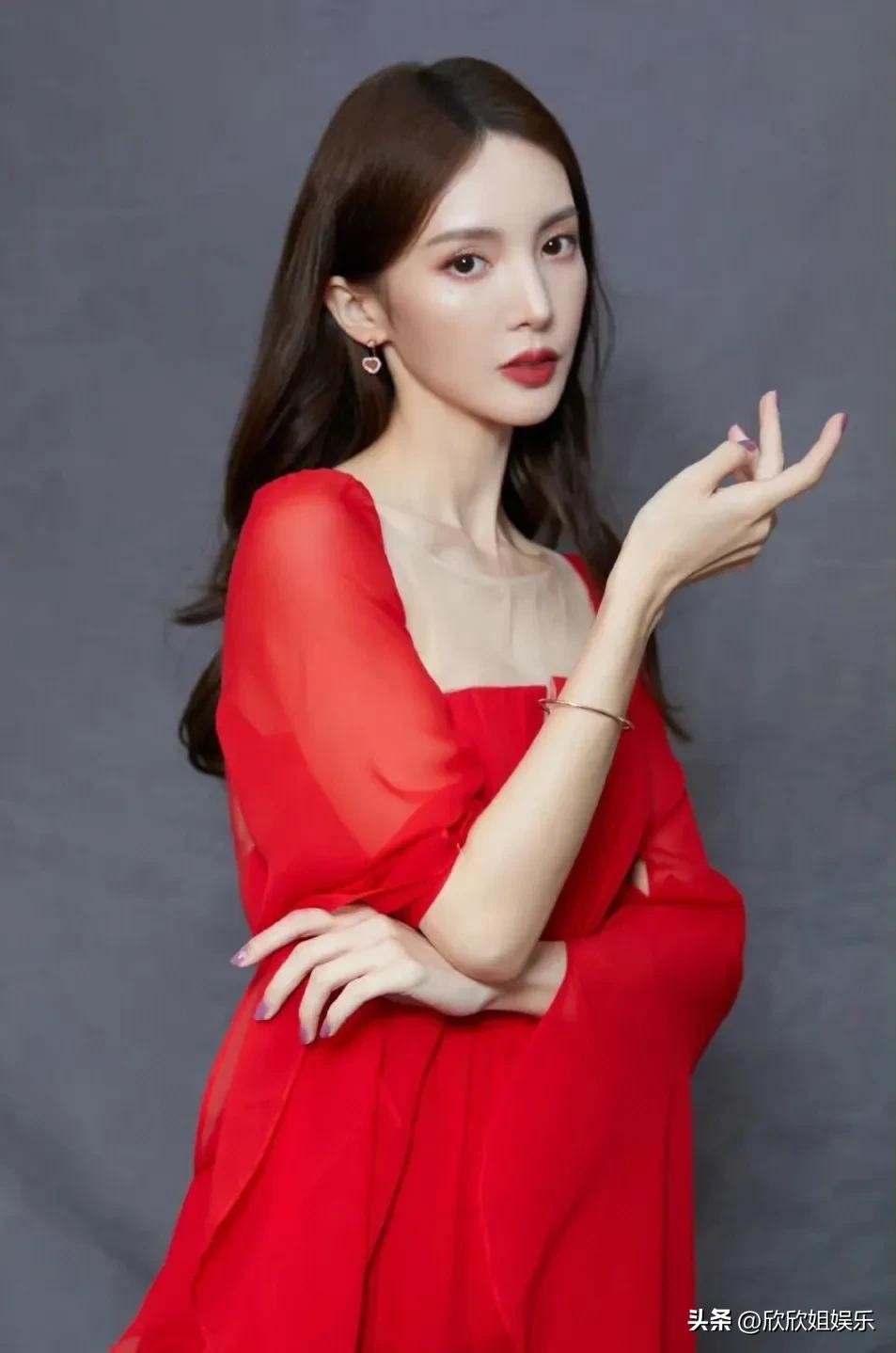 Female star Jin Chen - iNEWS