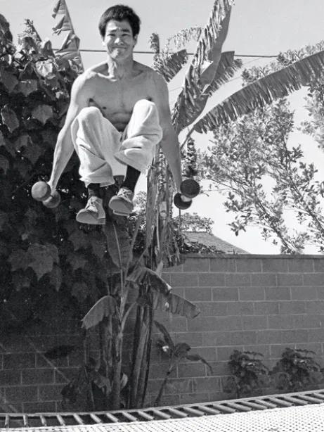 How Bruce Lee Trained: Strength, Flexibility, and Endurance - iMedia