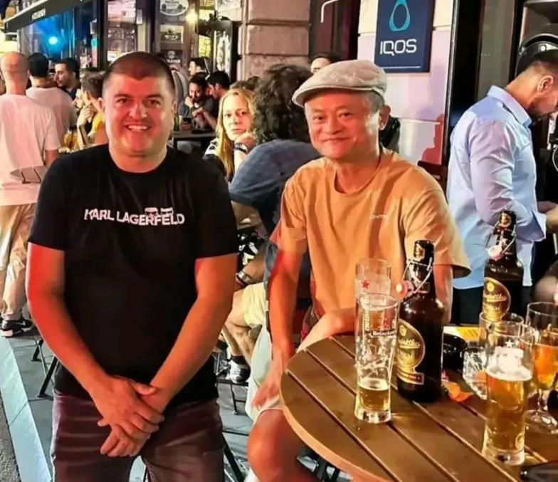 Jack Ma appeared in Sarajevo in a low-key manner, eating at a roadside ...