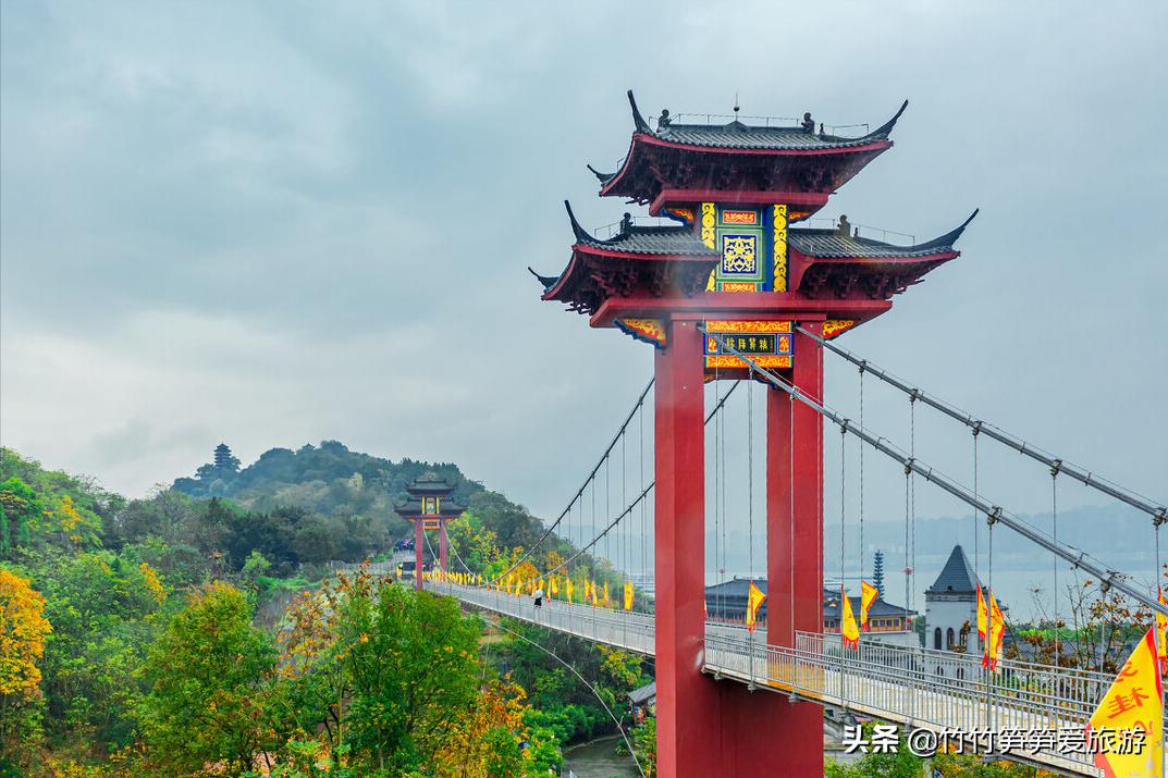 There is a ghost town in Chongqing, and there are buildings such as the ...