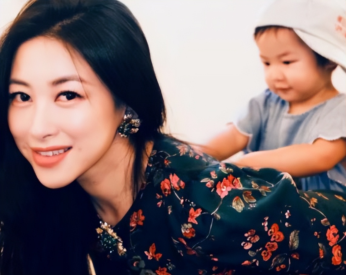 Gentle and moving! Zhu Zhusun took her daughter Wang Jewelry to watch ...