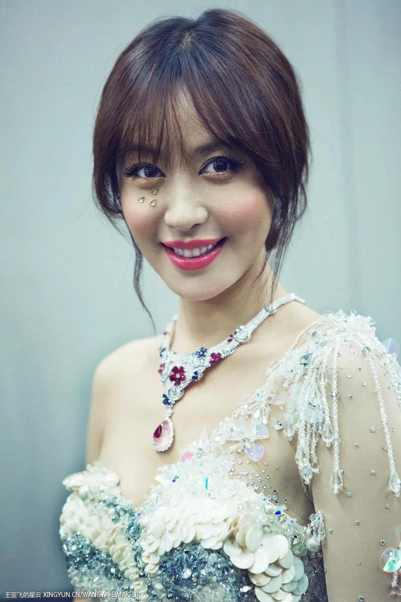 Li Feier: Bright and moving, with a peach blossom face - iNEWS