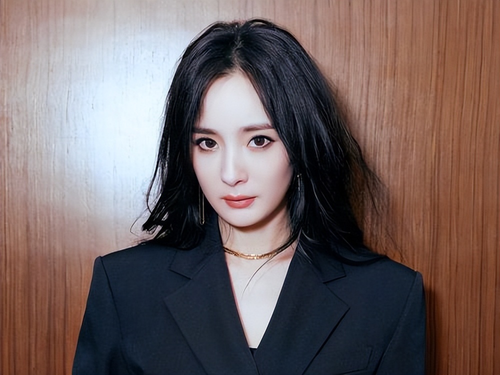 Hawick Lau took his daughter, Xiao Nuomi, out to play together ...