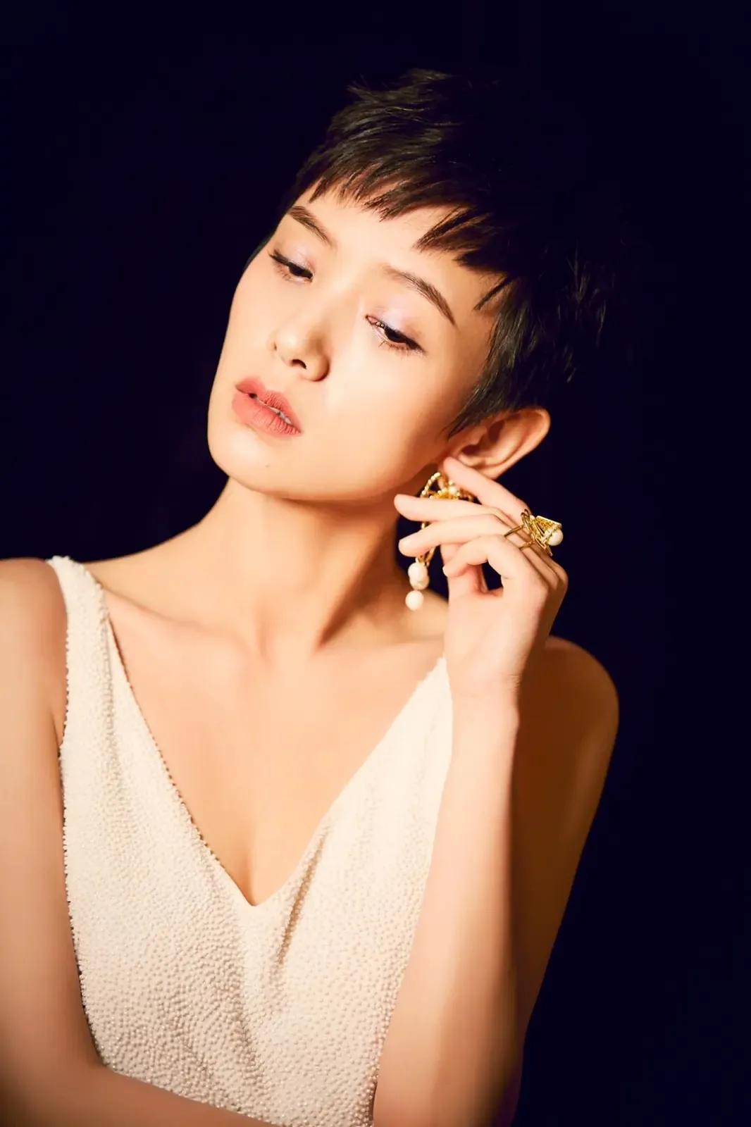 Li Xiaofeng sexy fashion photo - iNEWS