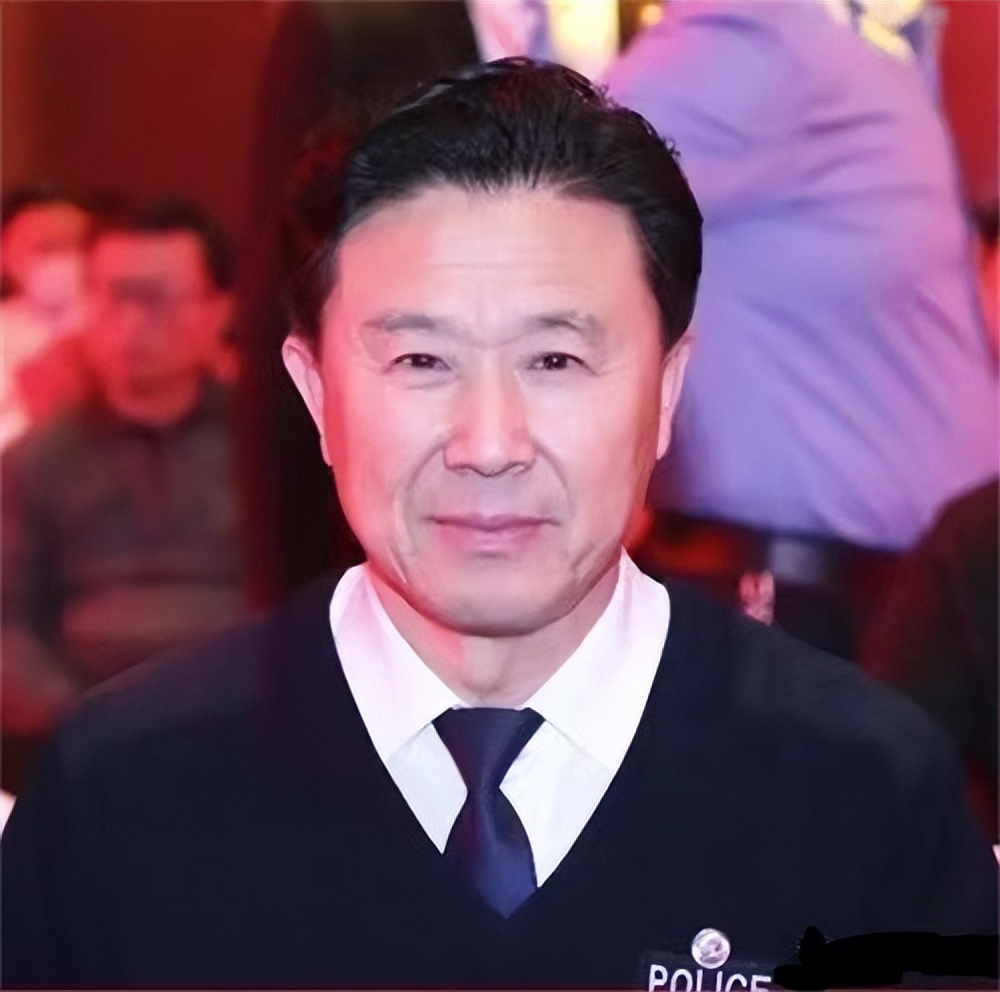 The Art World of "Tibetan Blue"---Mao Style Calligrapher Zhan Yajun - iNEWS