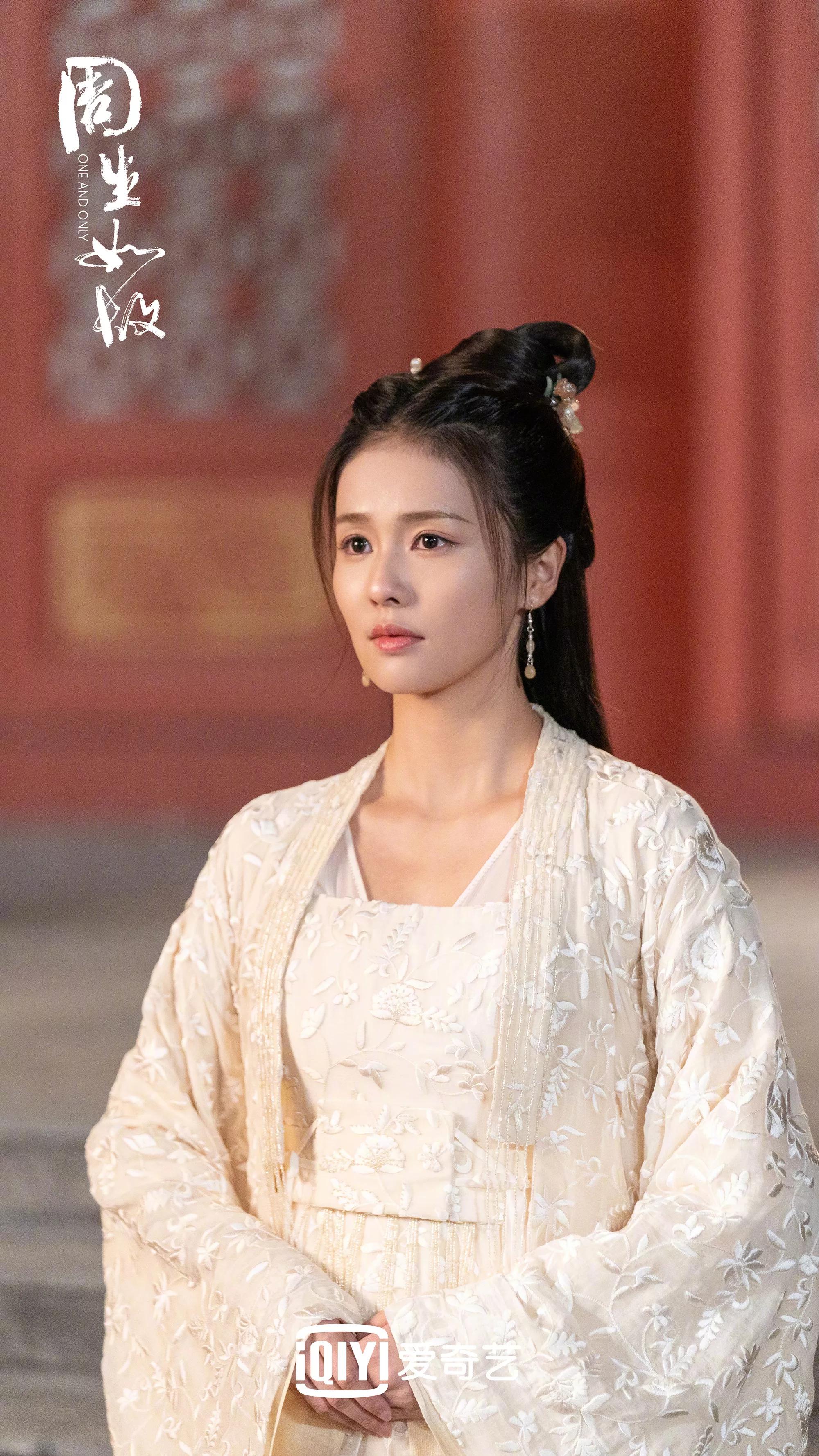 Bai Lu is of course an actress now, but two years ago she was just a ...